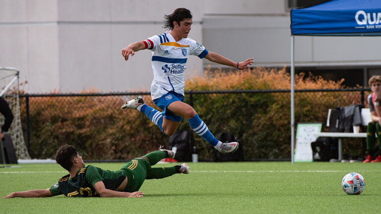Niko Tsakiris Signs With San Jose Earthquakes as Pro